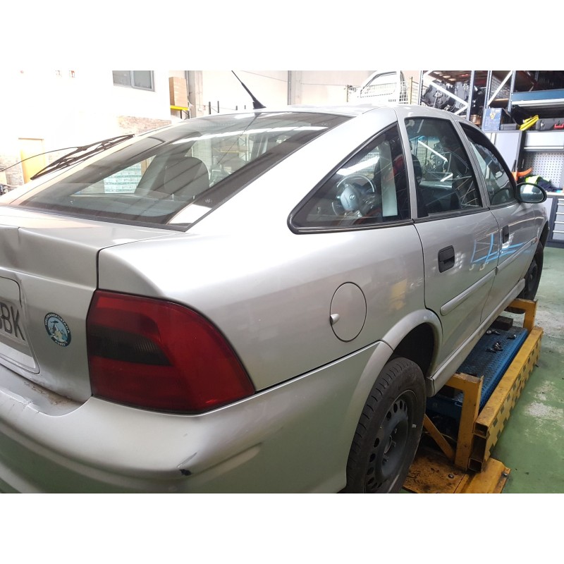 opel vectra b fastback (j96) del año 2000