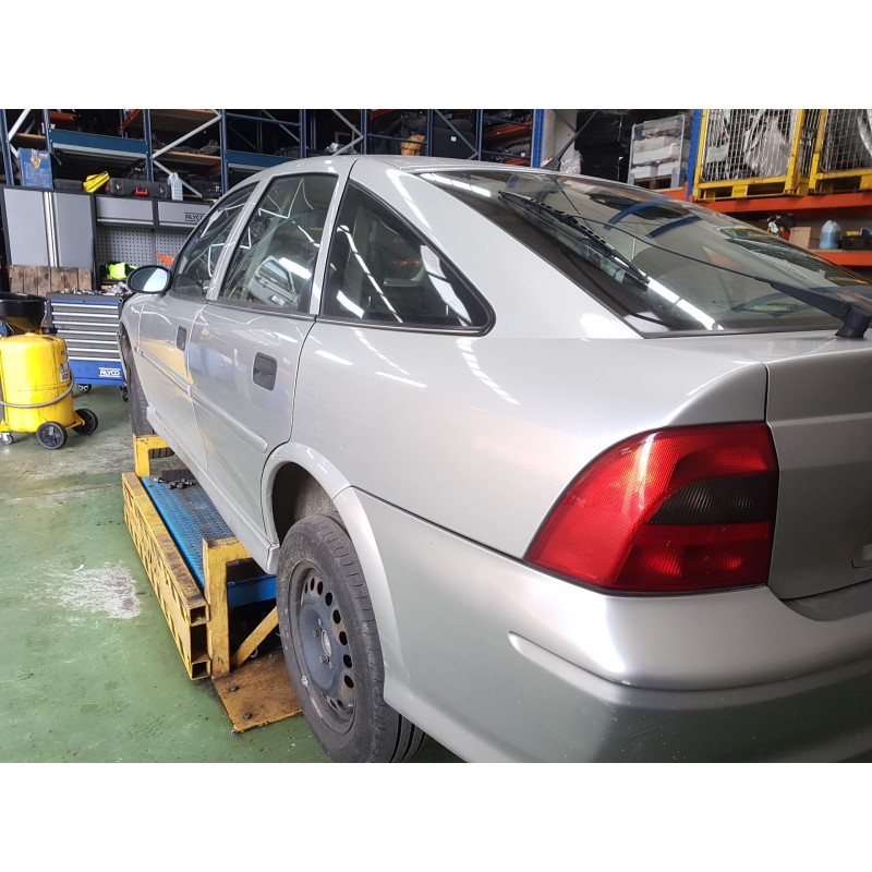 opel vectra b fastback (j96) del año 2000
