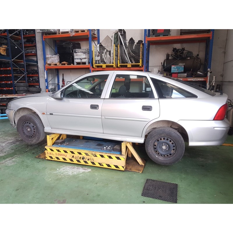 opel vectra b fastback (j96) del año 2000